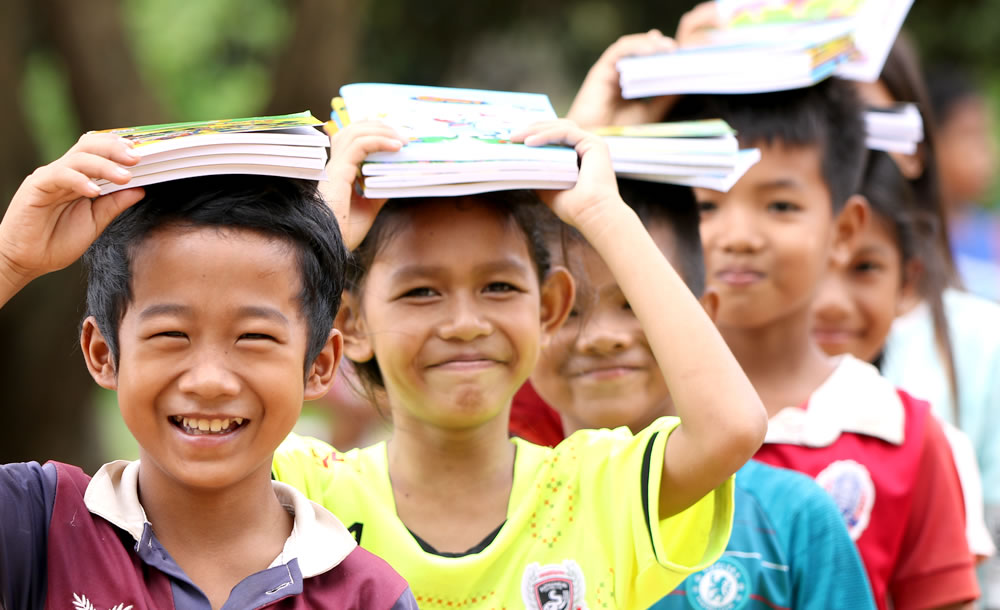 在柬埔寨 Phnum Proek 縣，宣明會為圖書館增添設施，讓孩子享有適合的環境愉快學習。